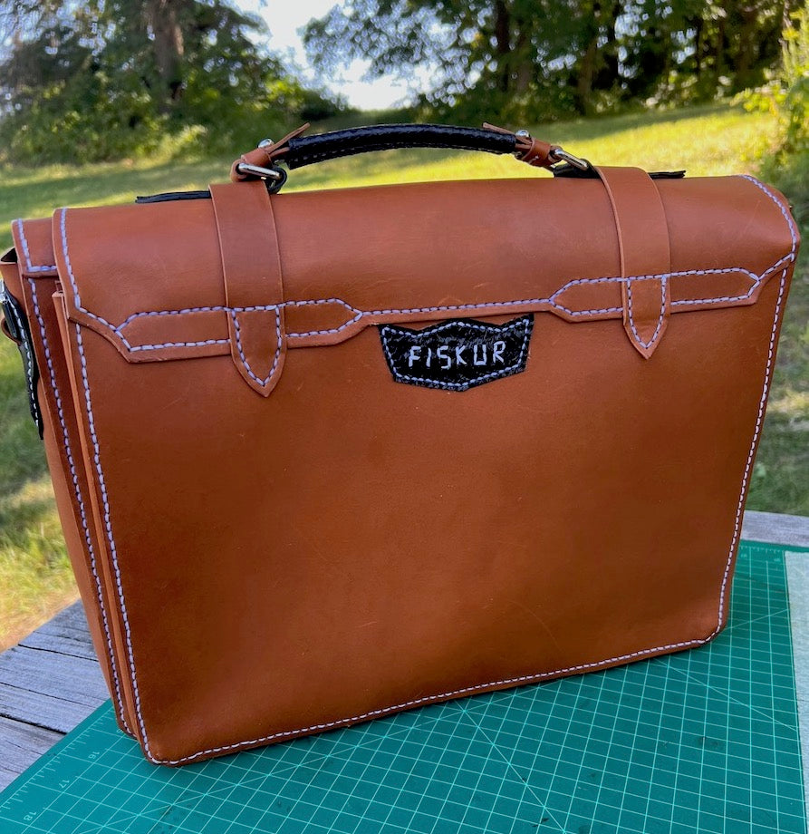 Black Salmon Briefcase/Messenger Bag | Fiskur Leather